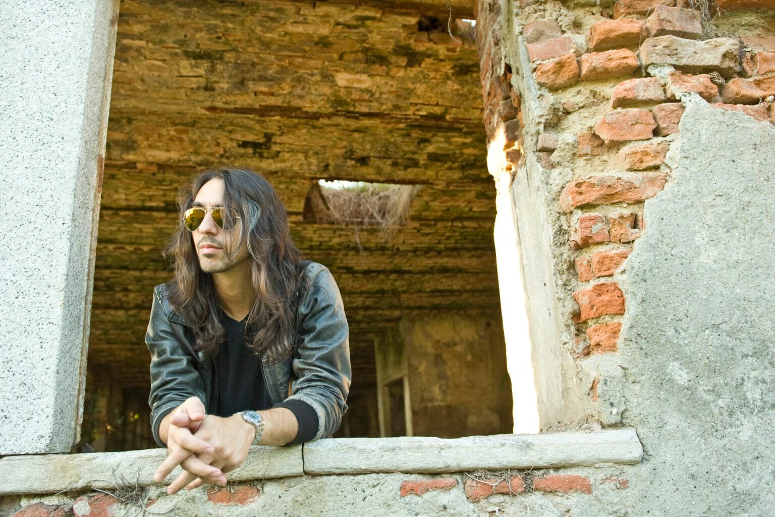 Exploring JOE SAL's Unfiltered Energy with Out of the Box - RockCharts News
